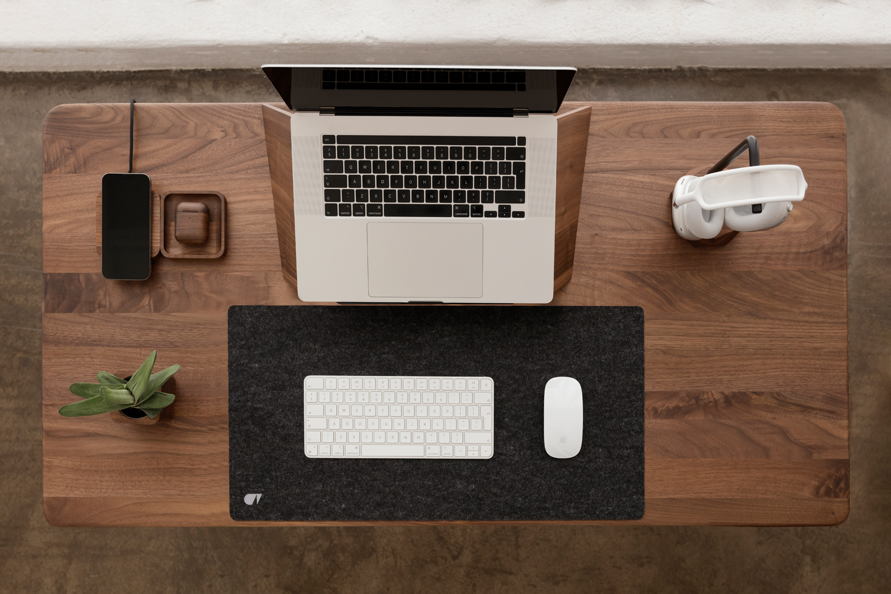Classic desk - the timeless appeal of the classic desk - Classicdesk.co.uk